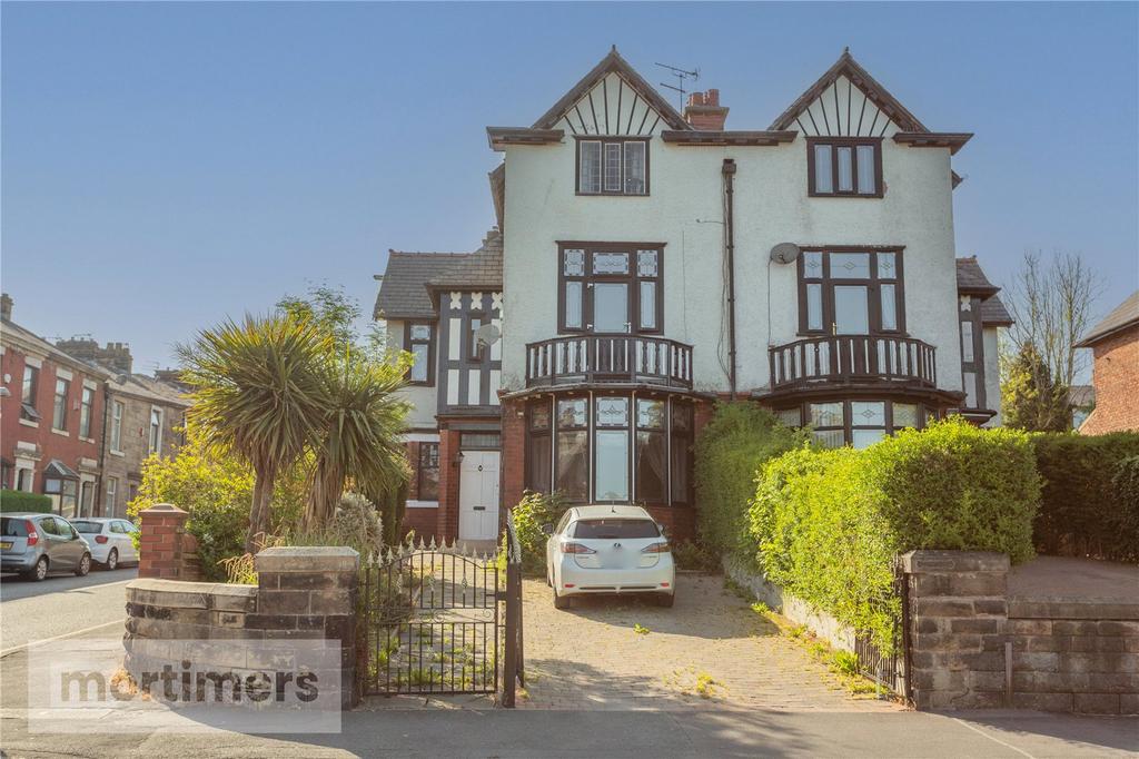 West Park Road, Blackburn... 5 bed semi-detached house - £310,000