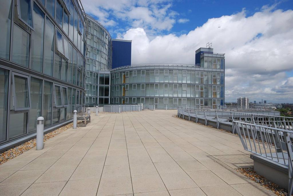 Falcon Wharf, Battersea, London, SW11 1 bed flat - £2,384 pcm (£550 pw)