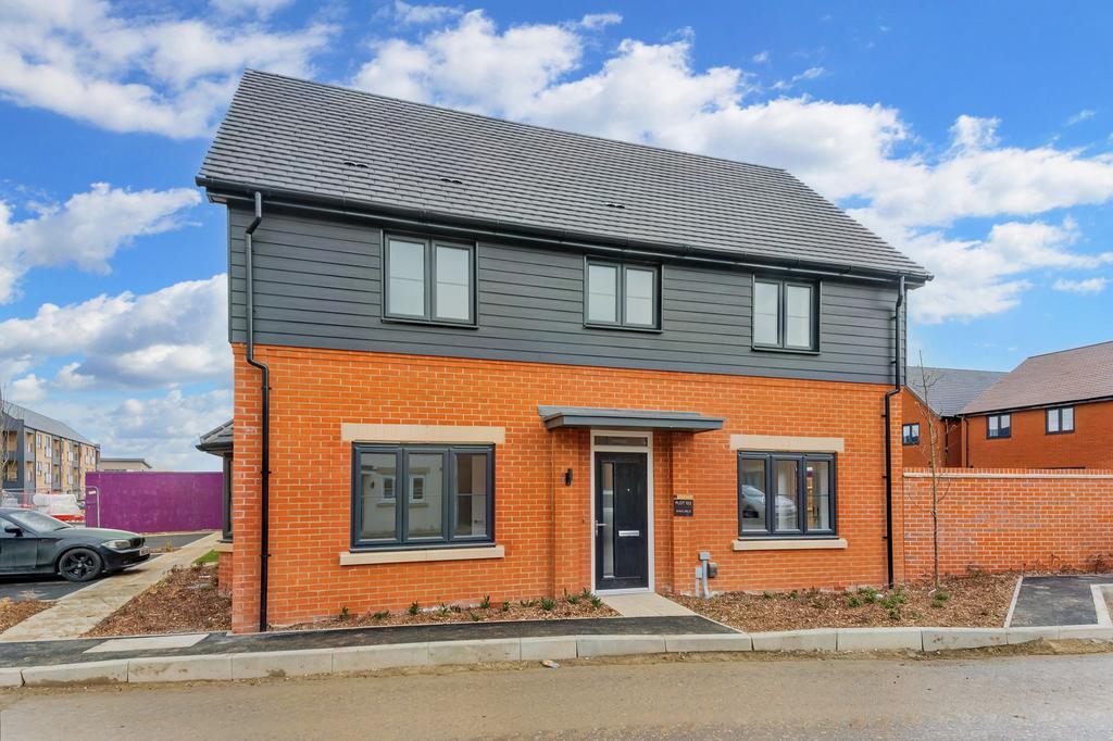 Wantage OX12 3 bed detached house for sale - £439,950