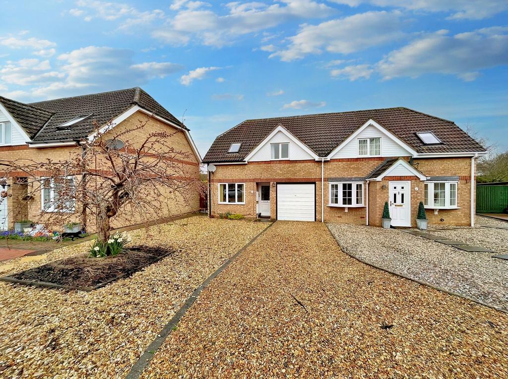 Abingdon, Abingdon OX14 3 bed semi-detached house - £365,000