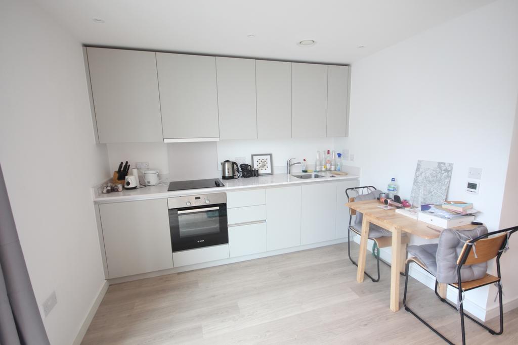 Pinnacle Apartments, Croydon, CR0 Studio to rent - £1,325 pcm (£306 pw)