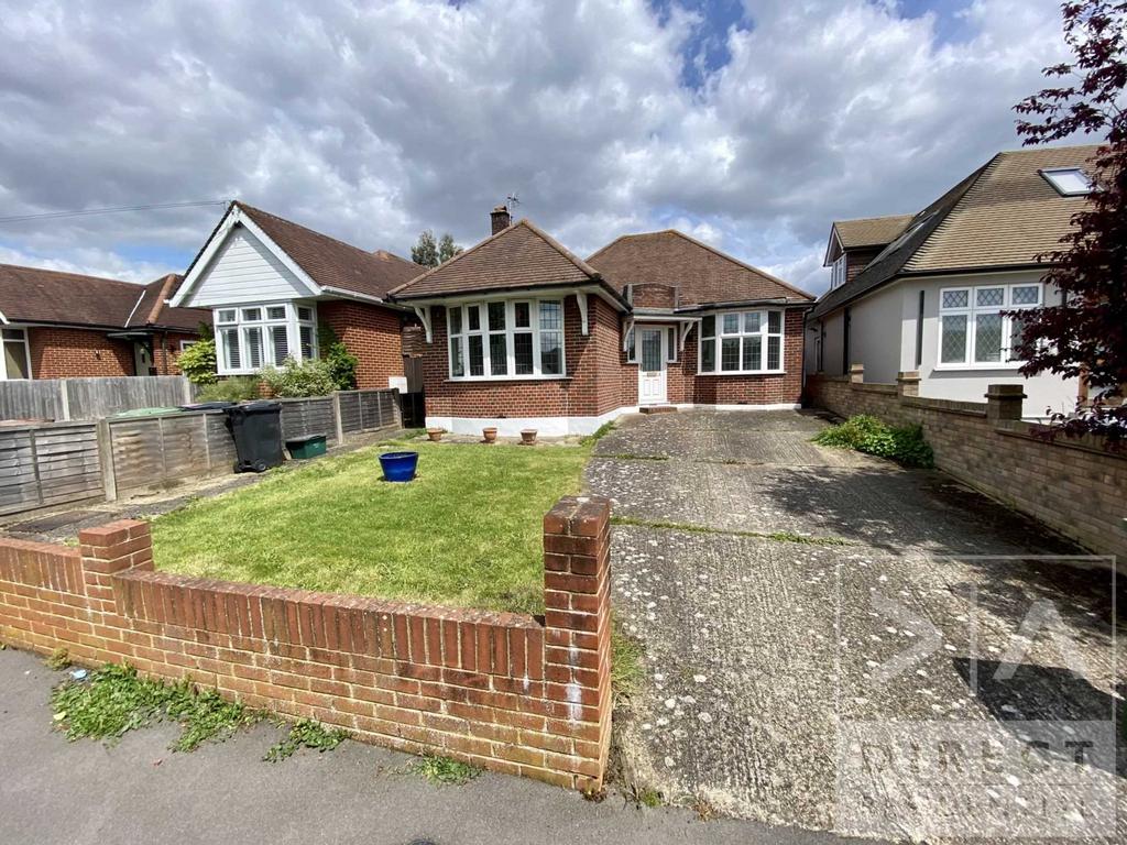 Meadow Walk, Epsom KT19 2 bed detached house to rent - £1,950 pcm (£450 pw)