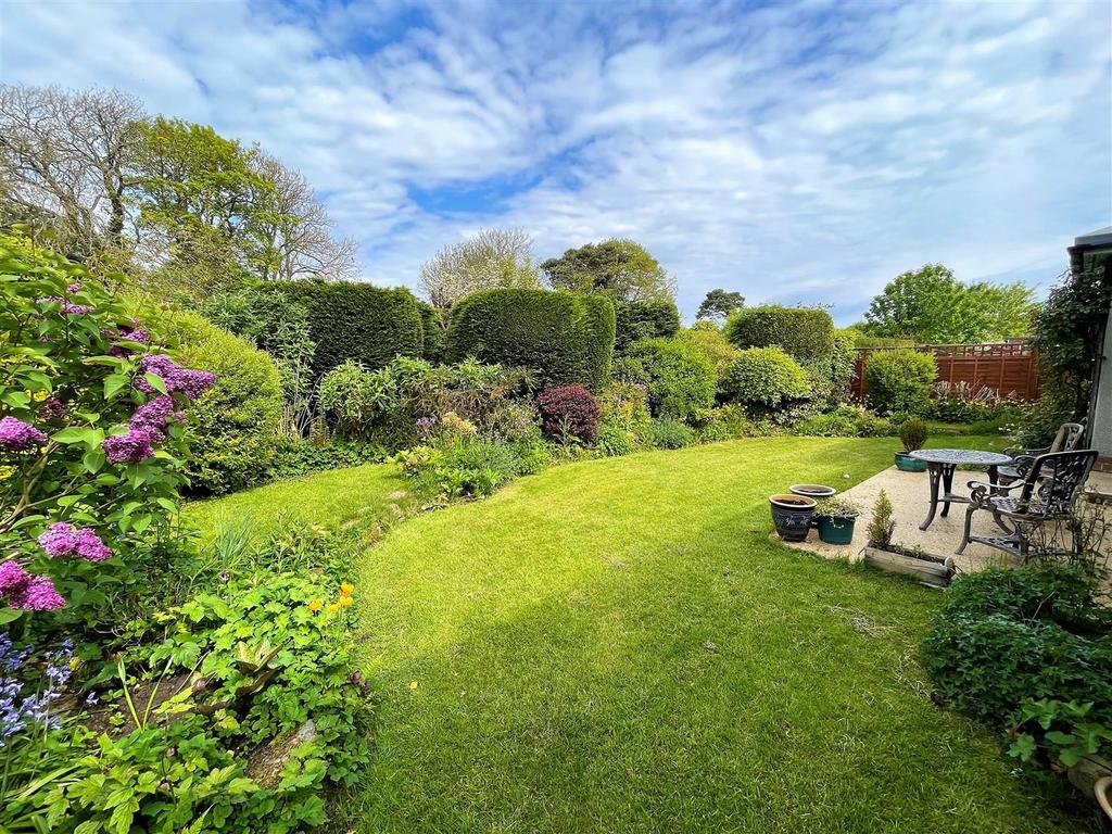 Hackness Drive, Scarborough 2 bed detached bungalow - £300,000