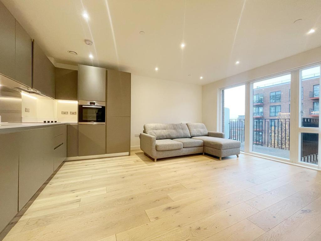 Europa House, No 1 Street, Woolwich... 1 bed flat to rent - £2,000 pcm ...