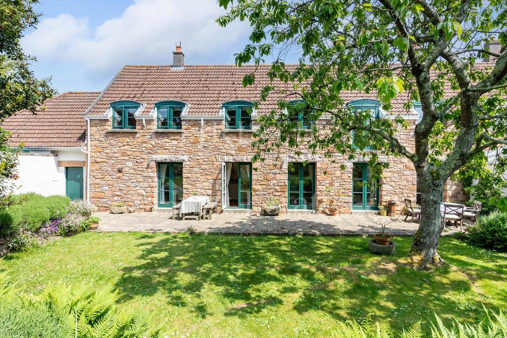 La Rue Du Poivre, St. John, Jersey. JE3 4FS 4 bed semi-detached house ...