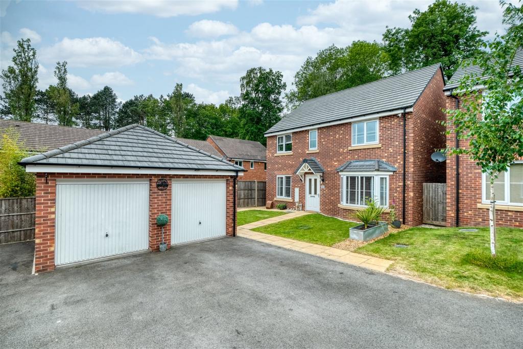 Hawker Close, Cofton Hackett... 4 bed detached house - £480,000