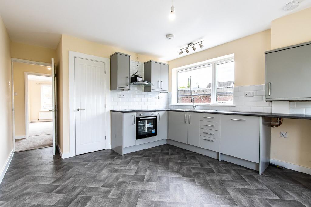 London Road, Balderton 2 bed detached bungalow - £925 pcm (£213 pw)