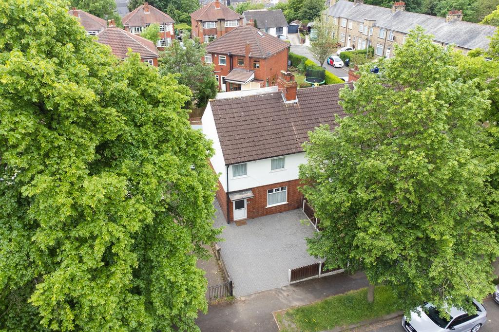 Central Avenue, Huddersfield, HD2 3 bed end of terrace house - £145,000