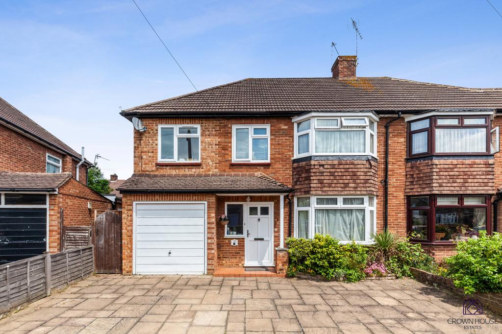 Havers Avenue Hersham Walton On Thames Kt12 4 Bed Semi Detached
