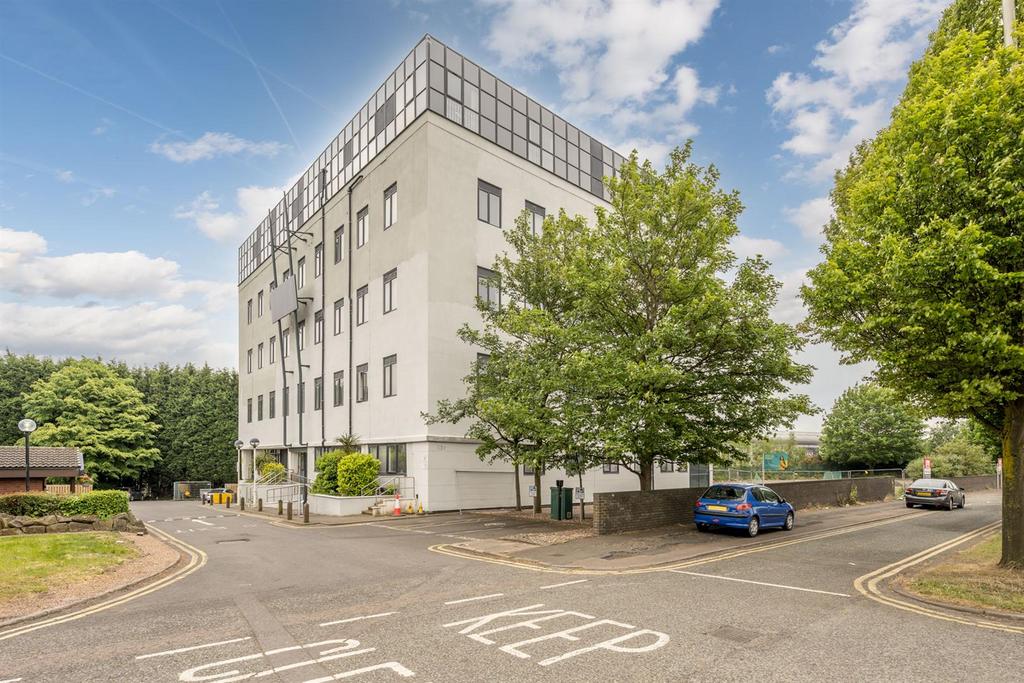Oak Court, Dudley Road, DY5 1LG 1 bed apartment - £89,950