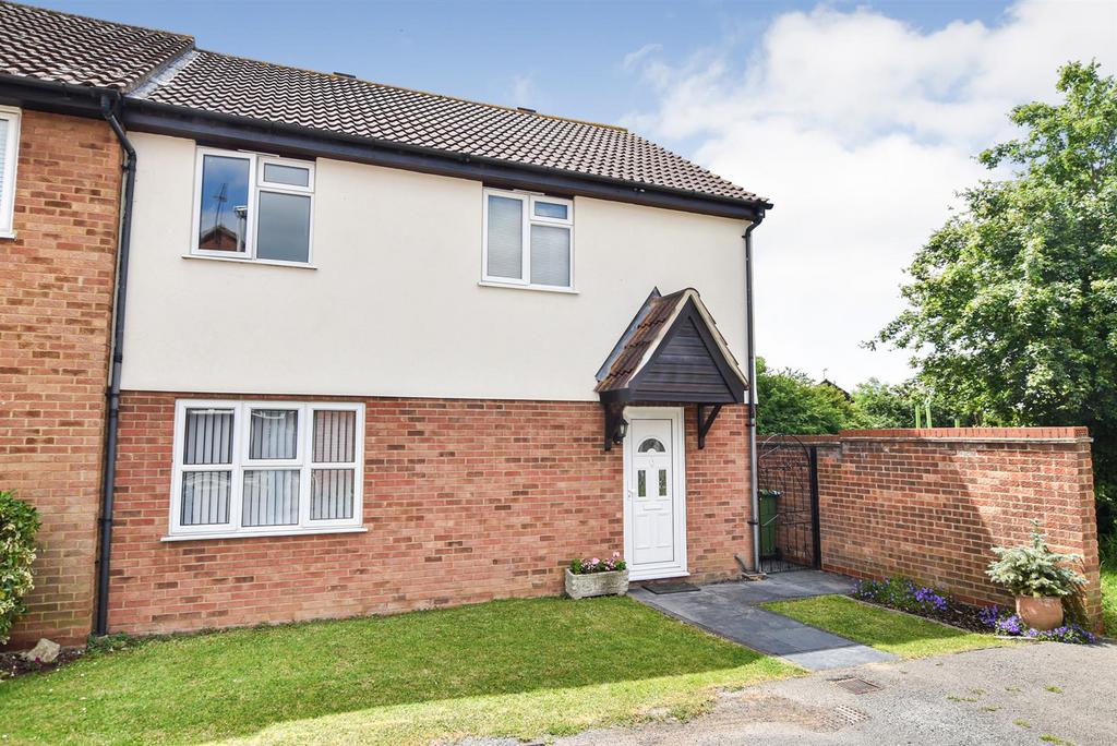Roding Way, Wickford 4 bed semi-detached house for sale - £390,000