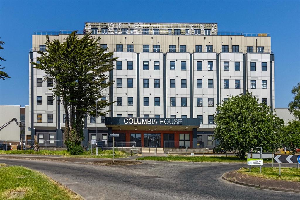 Columbia Drive, Worthing 1 bed flat to rent - £1,100 pcm (£254 pw)