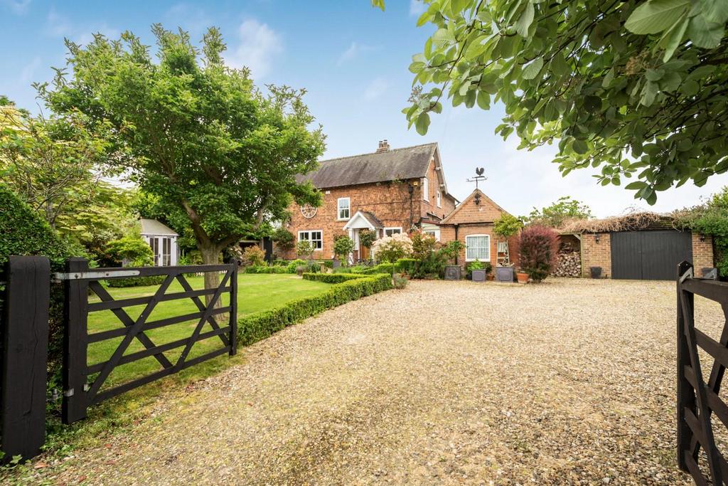 Main Street, Swine, Hull, HU11 4JE 3 bed detached house for sale - £500,000