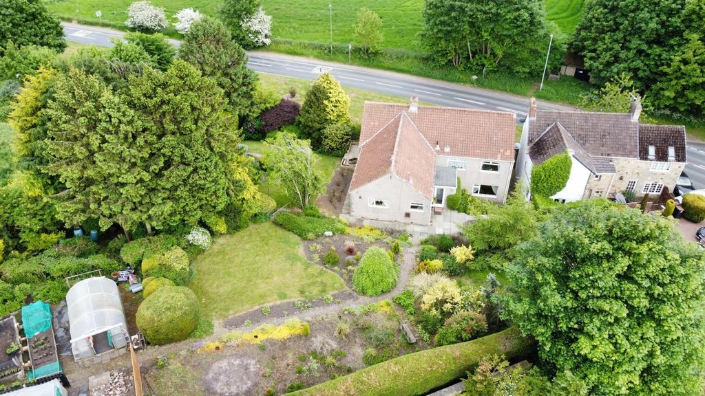 Northside, Middridge, Newton Aycliffe 5 bed detached house - £300,000