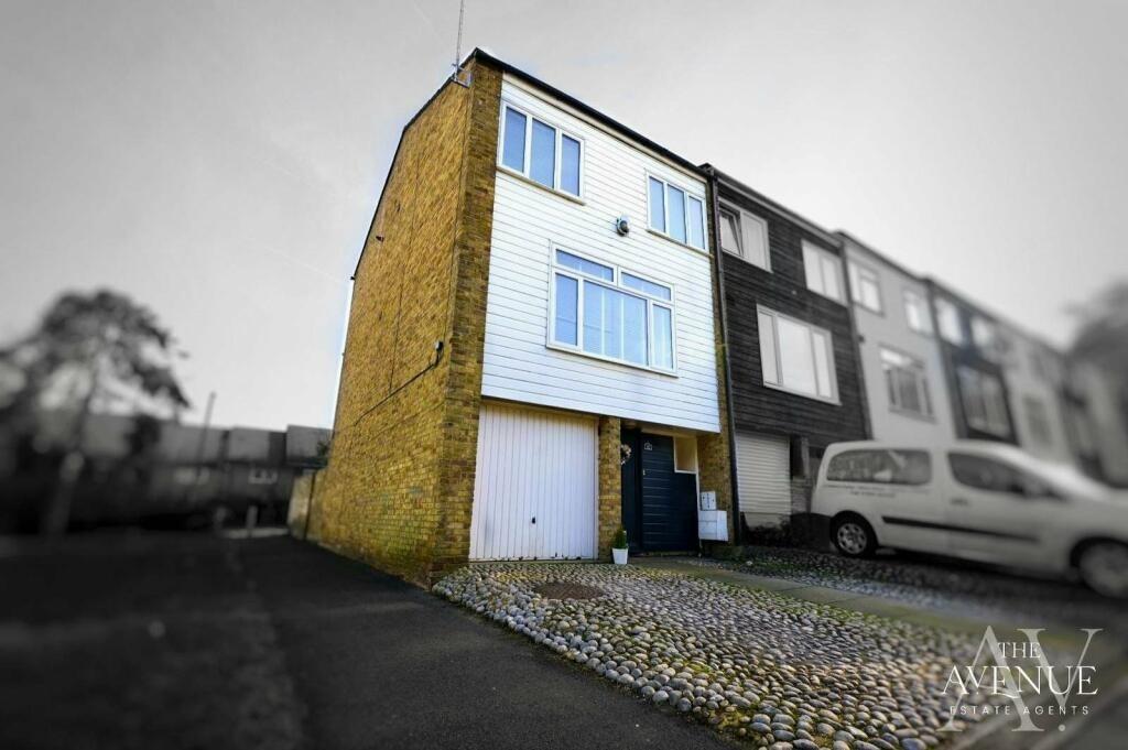 Morley Grove, Harlow, Essex, CM20 4 bed end of terrace house - £415,000