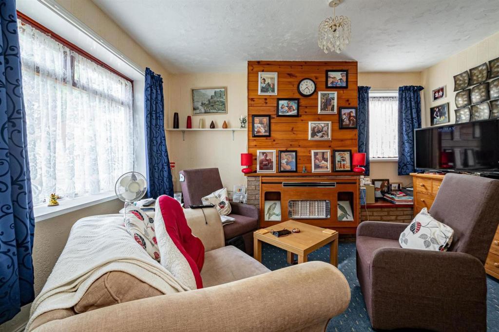 Trinity Road, Hornsea, East Riding of... 3 bed terraced house - £120,000