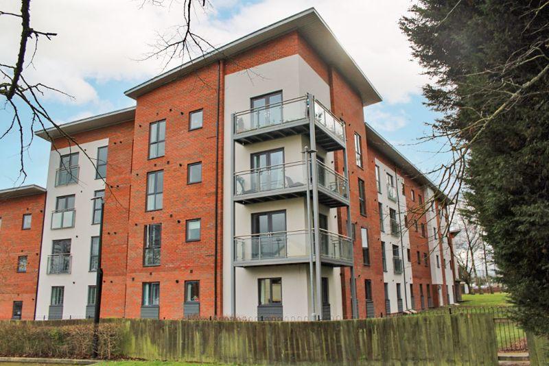 Donington Grove, WOLVERHAMPTON 2 bed apartment - £795 pcm (£183 pw)