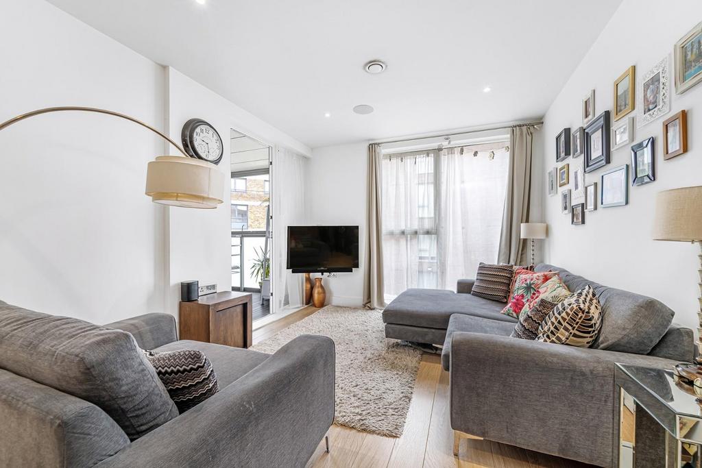 Stockwell Park Walk, SW9 2 bed flat - £550,000