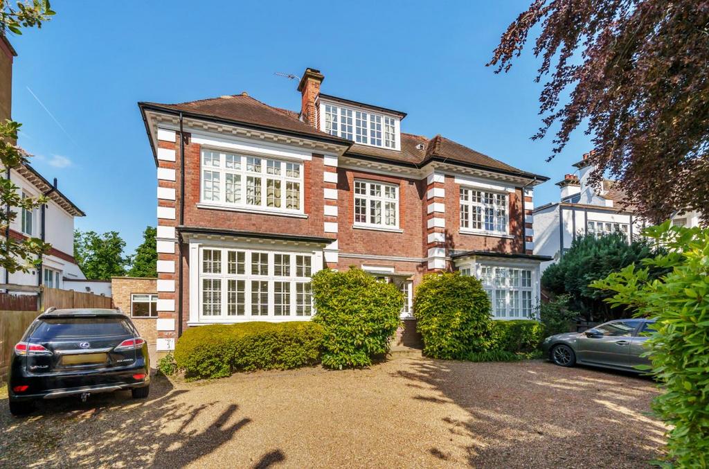 Mapesbury Road, London, NW2 4 bed flat for sale - £1,275,000