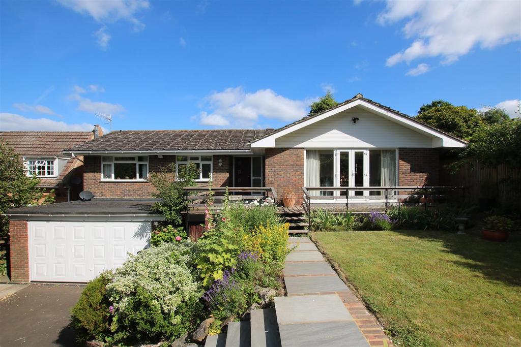 DOWNS LANE, SOUTH LEATHERHEAD, KT22 4 bed detached house - £869,000