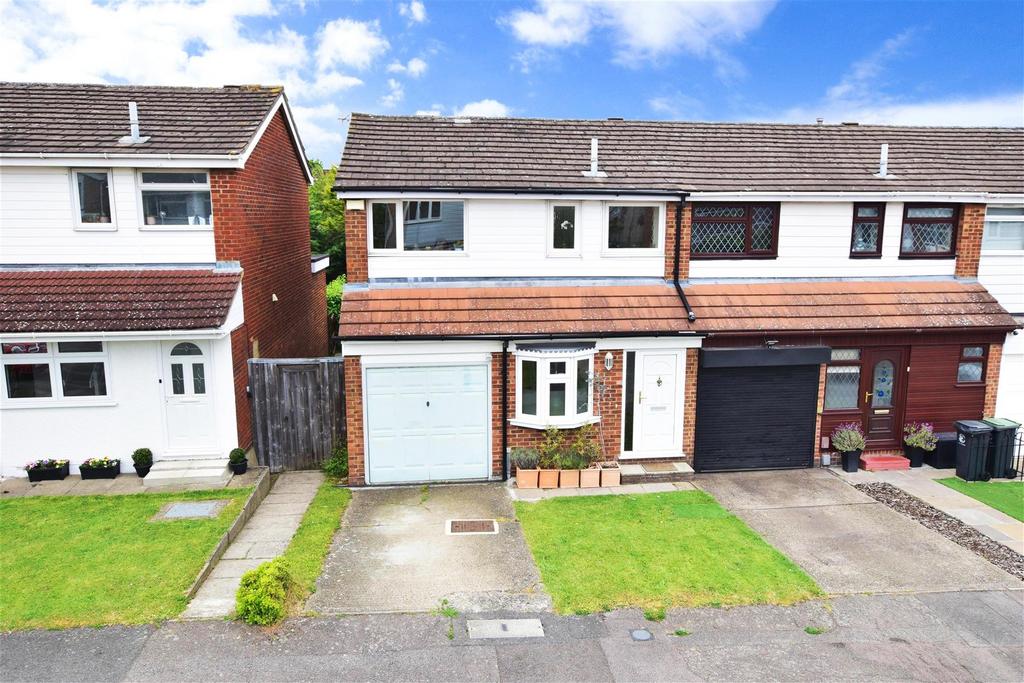 High Meadows, Chigwell, Essex 3 bed end of terrace house - £500,000