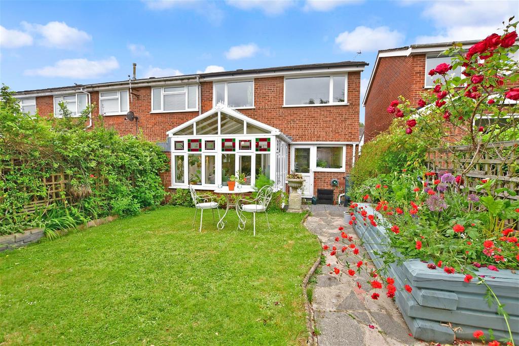 High Meadows, Chigwell, Essex 3 bed end of terrace house - £500,000