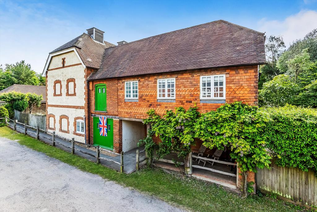 The Kilns, Rock House Lane, Runfold, Farnham, Surrey, GU10 5 bed semi ...
