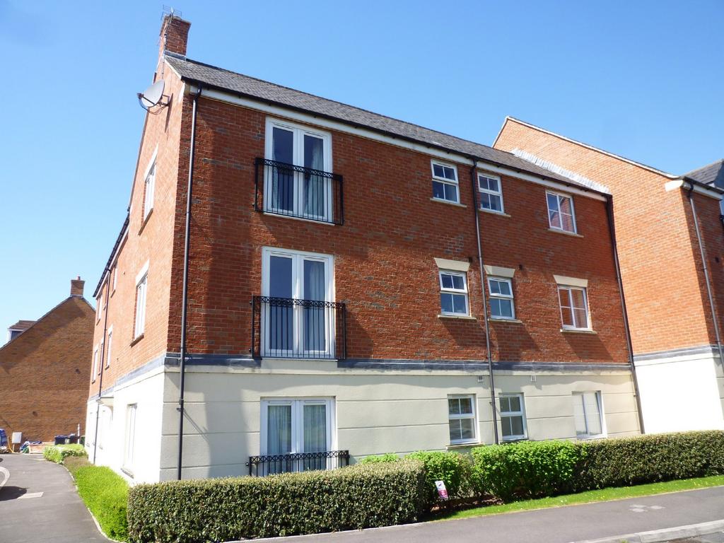 Maunders Drive, Staverton 2 bed apartment - £900 pcm (£208 pw)