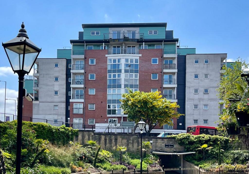 Flat 2 Tower Court, London Road... 2 bed flat - £35,000