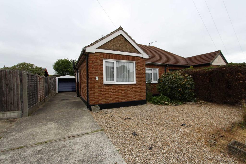 Prestwood Drive, Thundersley 2 bed bungalow - £1,400 pcm (£323 pw)