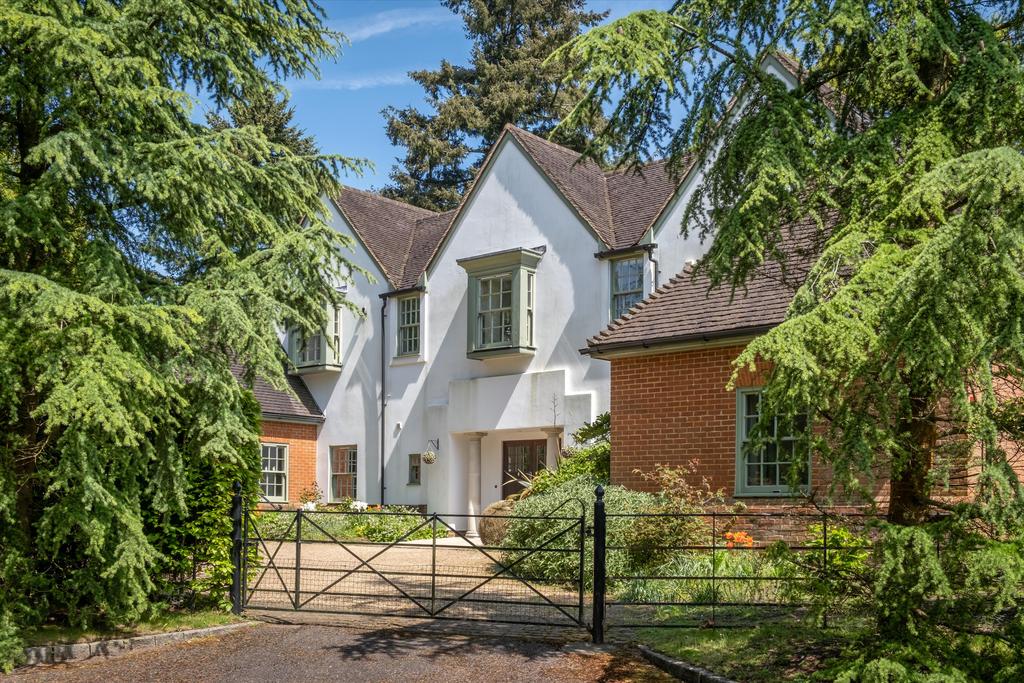 Grayshott, Hindhead, Hampshire, GU26 6 bed detached house - £2,150,000