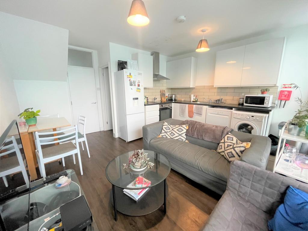 Kiln Place, Kentish Town, NW5 4 bed flat - £3,950 pcm (£912 pw)