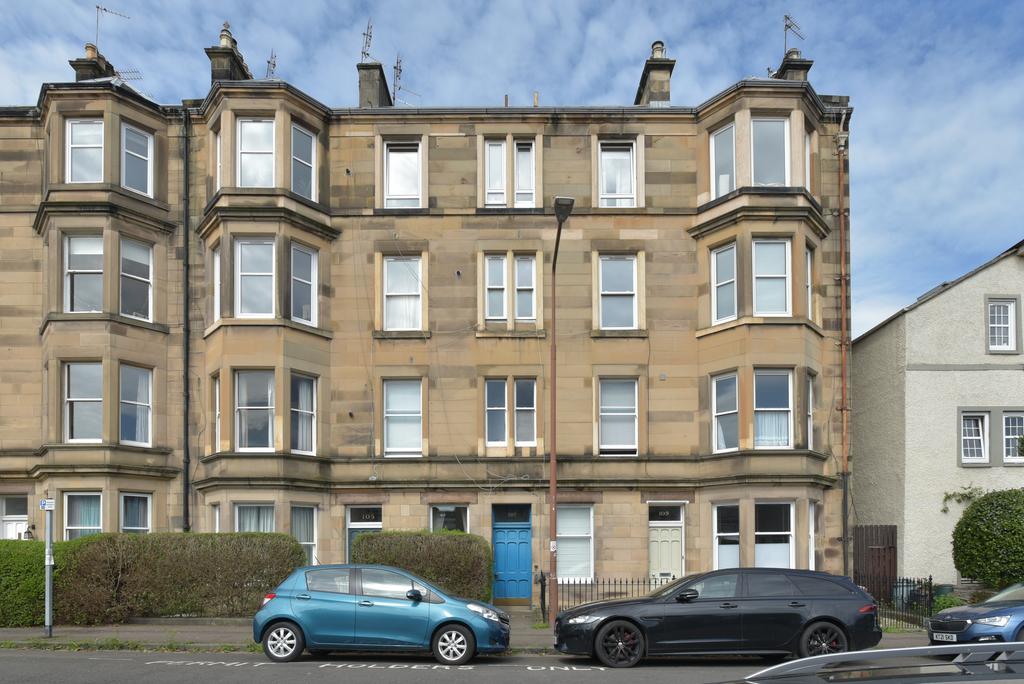 Bellevue Road, Edinburgh EH7 2 bed flat - £295,000