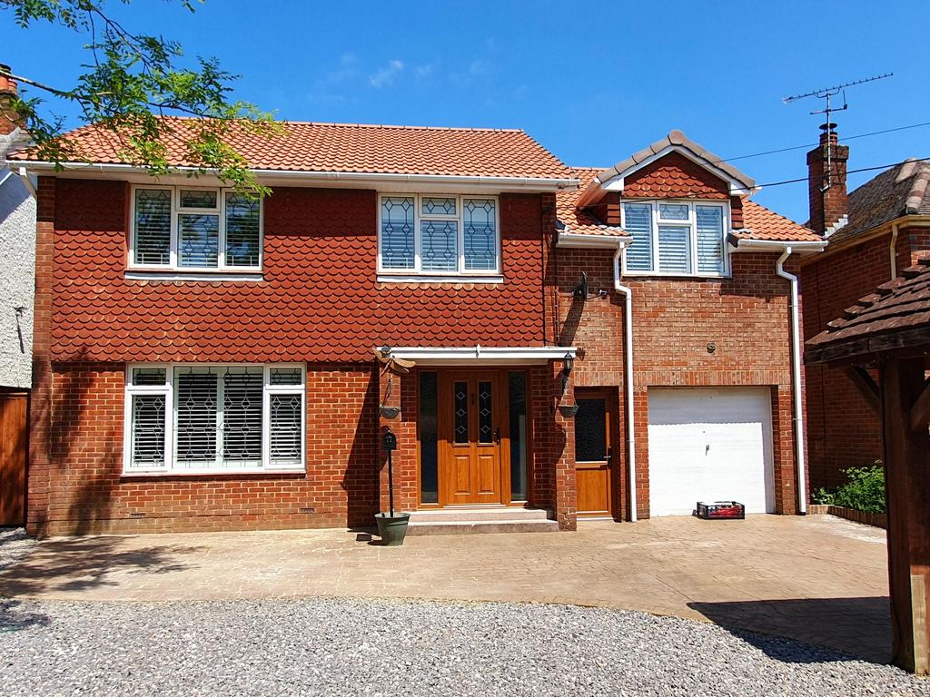 Jacobs Gutter Lane, Totton SO40 4 bed detached house - £1,850 pcm (£427 pw)