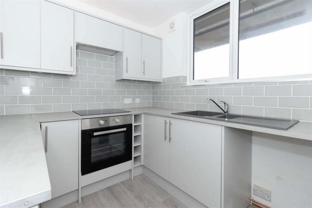 Guildbourne Court, Guildbourne... 1 bed flat - £120,000