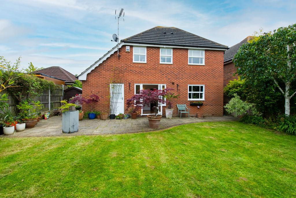 Downhall Park Way, Rayleigh, SS6 4 bed detached house for sale - £530,000