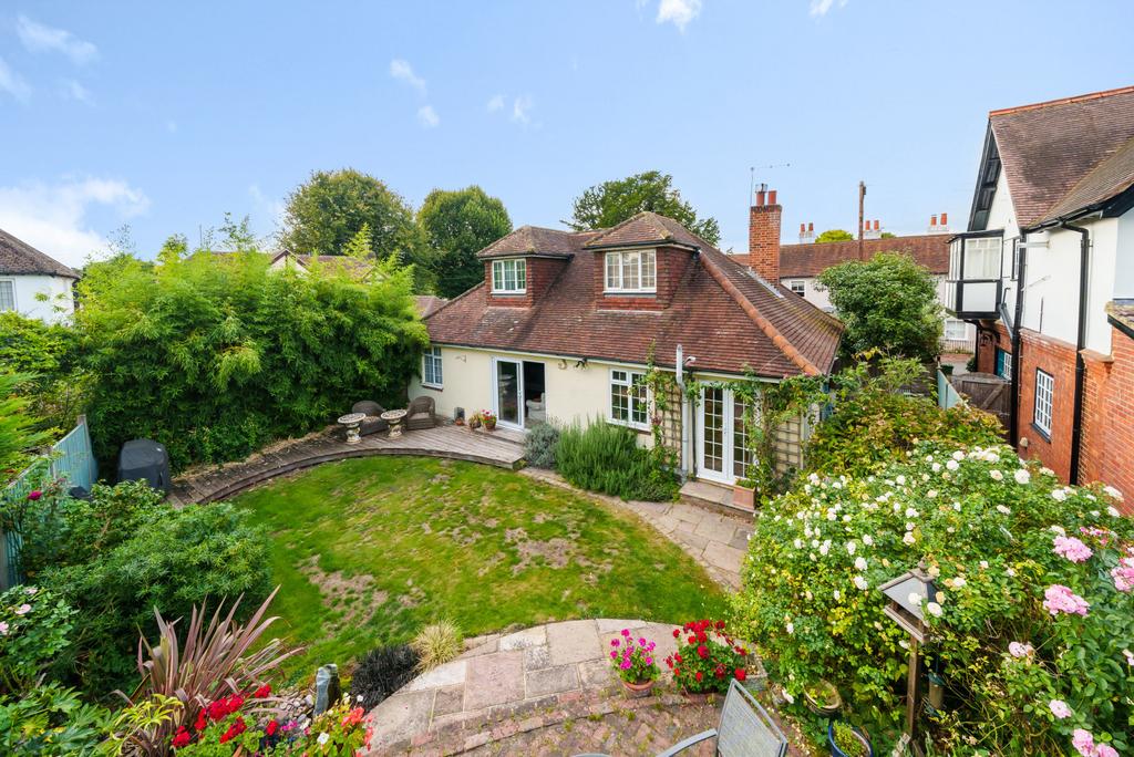 Vicarage Lane, Laleham, TW18 3 bed detached house for sale - £830,000