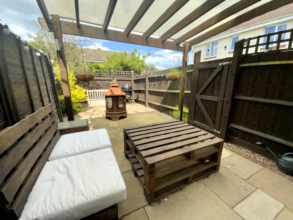 Verde Close, Luton, Bedfordshire, LU2... 2 bed terraced house - £290,000