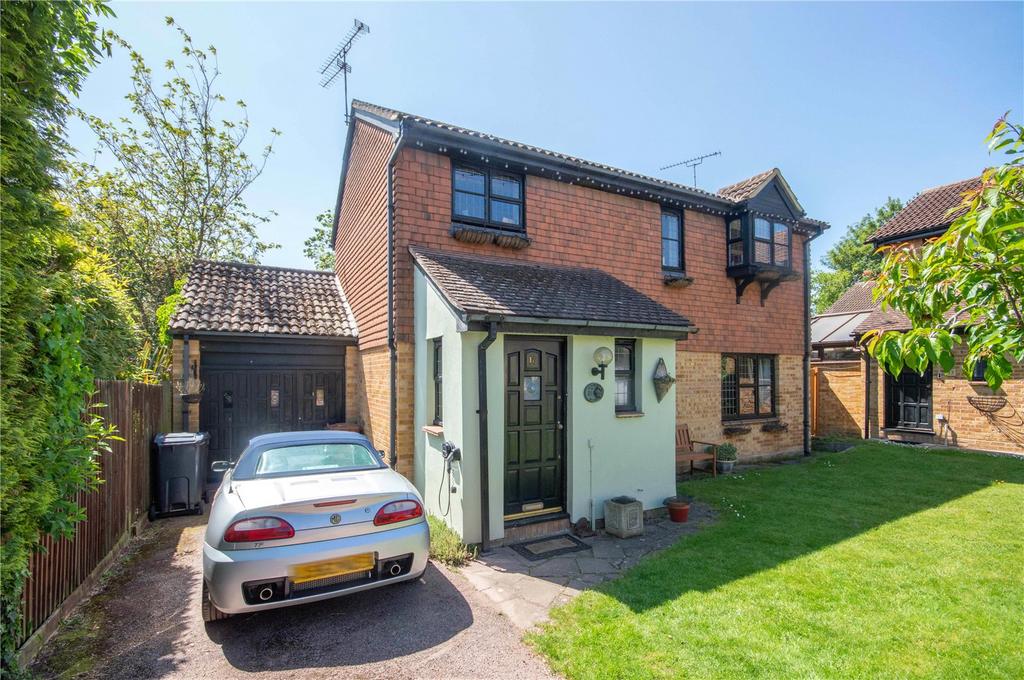 Mathams Drive, Bishops Stortford, Hertfordshire, CM23 4 bed detached ...