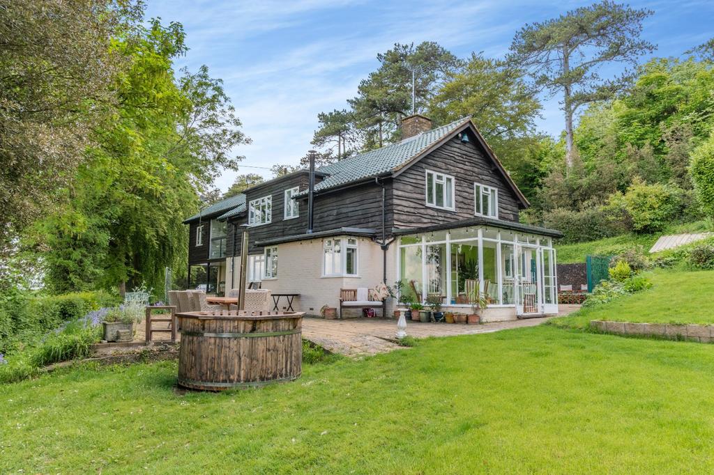 Pilgrims Way, Wouldham, Rochester, Kent 5 bed detached house - £995,000