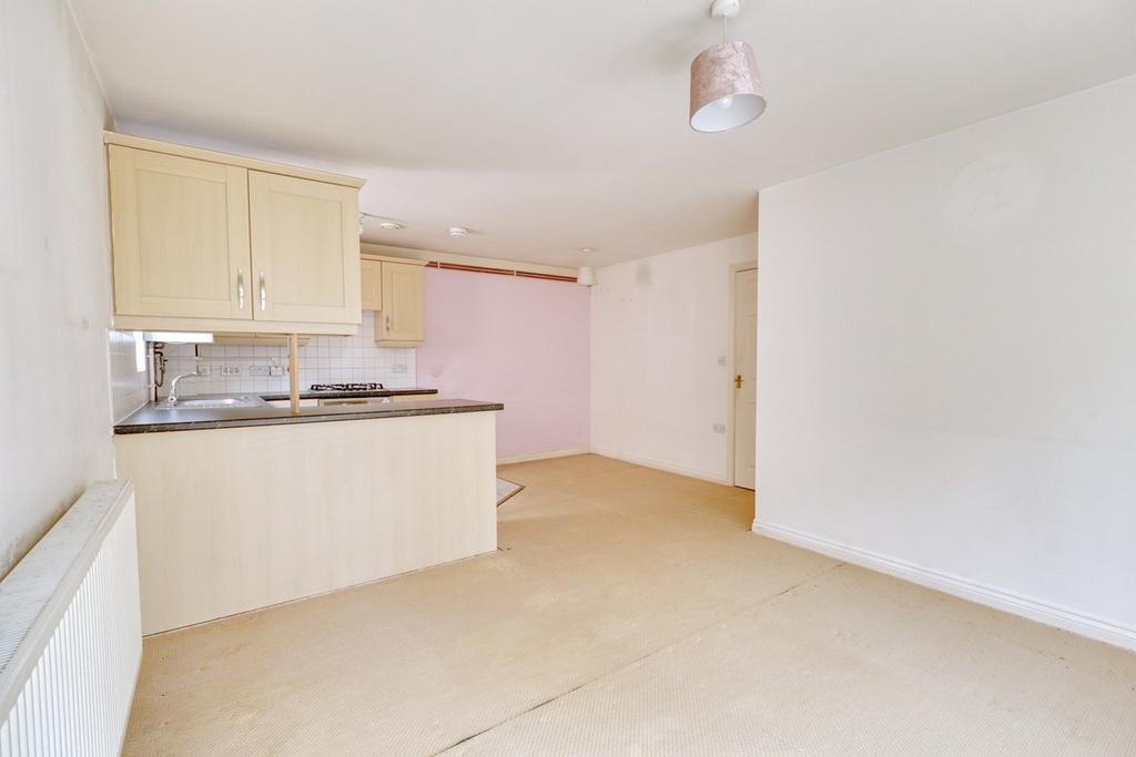 Capstan Drive, Rainham RM13 2 bed flat for sale - £214,950
