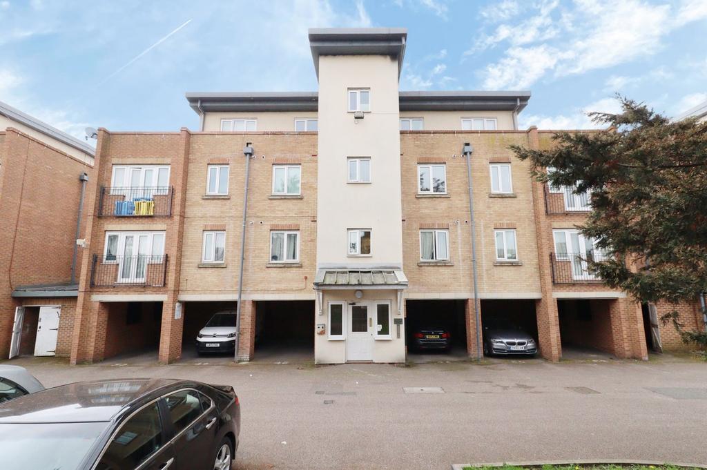 Capstan Drive, Rainham RM13 2 bed flat - £214,950