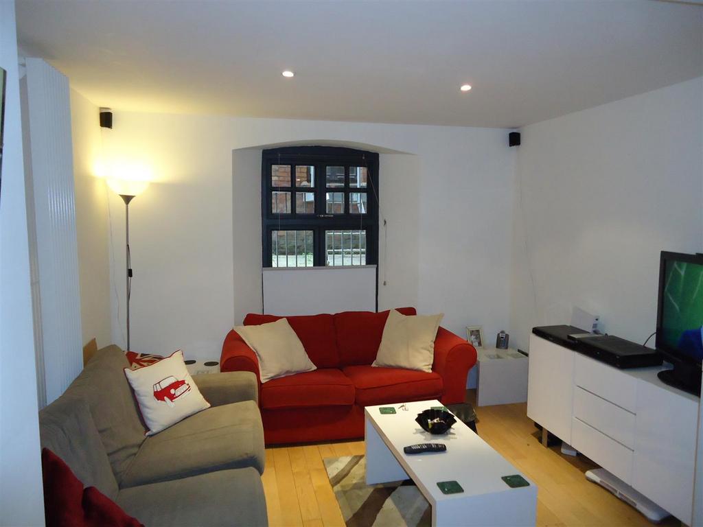 Model Lodging House, Bloom Street... 2 bed apartment - £1,050 pcm (£242 pw)