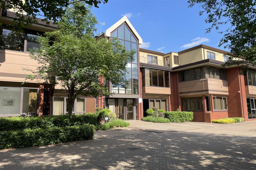 Godalming 1 bed flat - £250,000