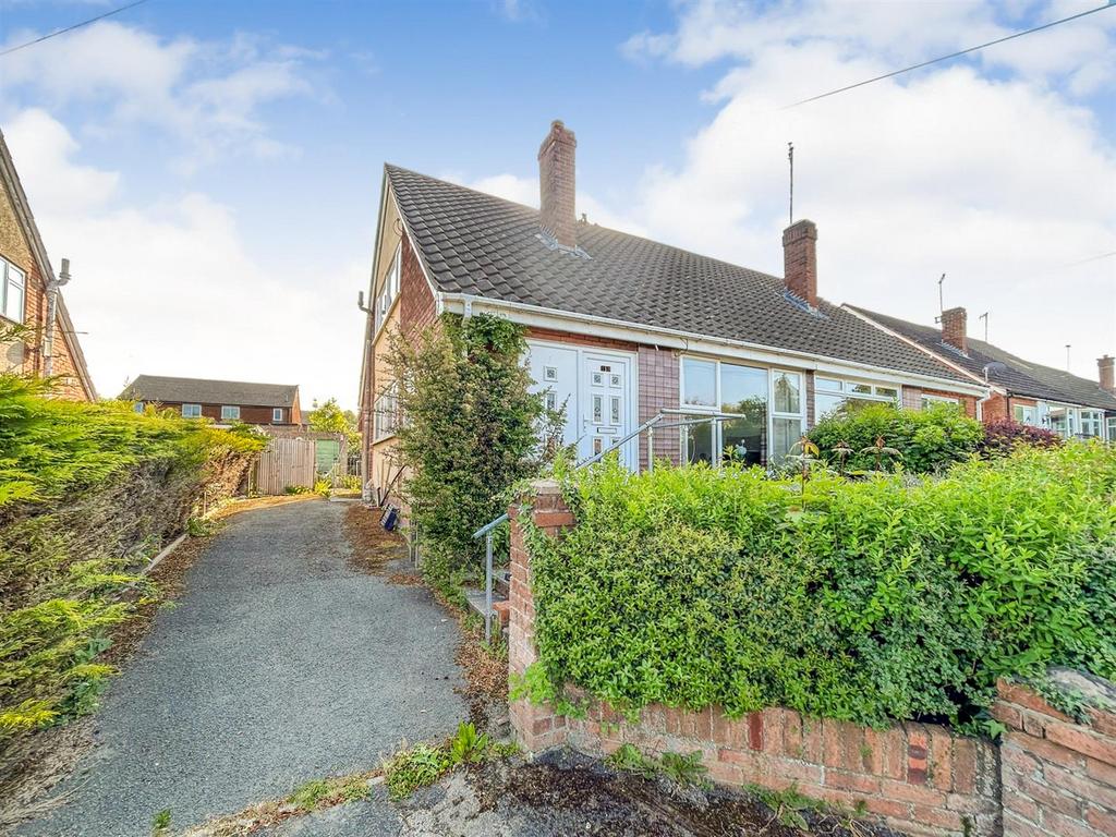 Lloyds Lane, Chirk 4 bed semi-detached bungalow - £175,000
