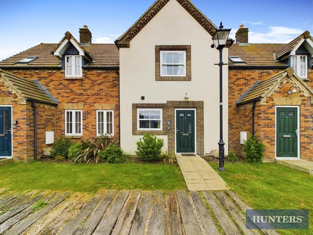 Trinity Way, Moor Road, Filey, YO14 9GL 2 bed terraced house - £160,000