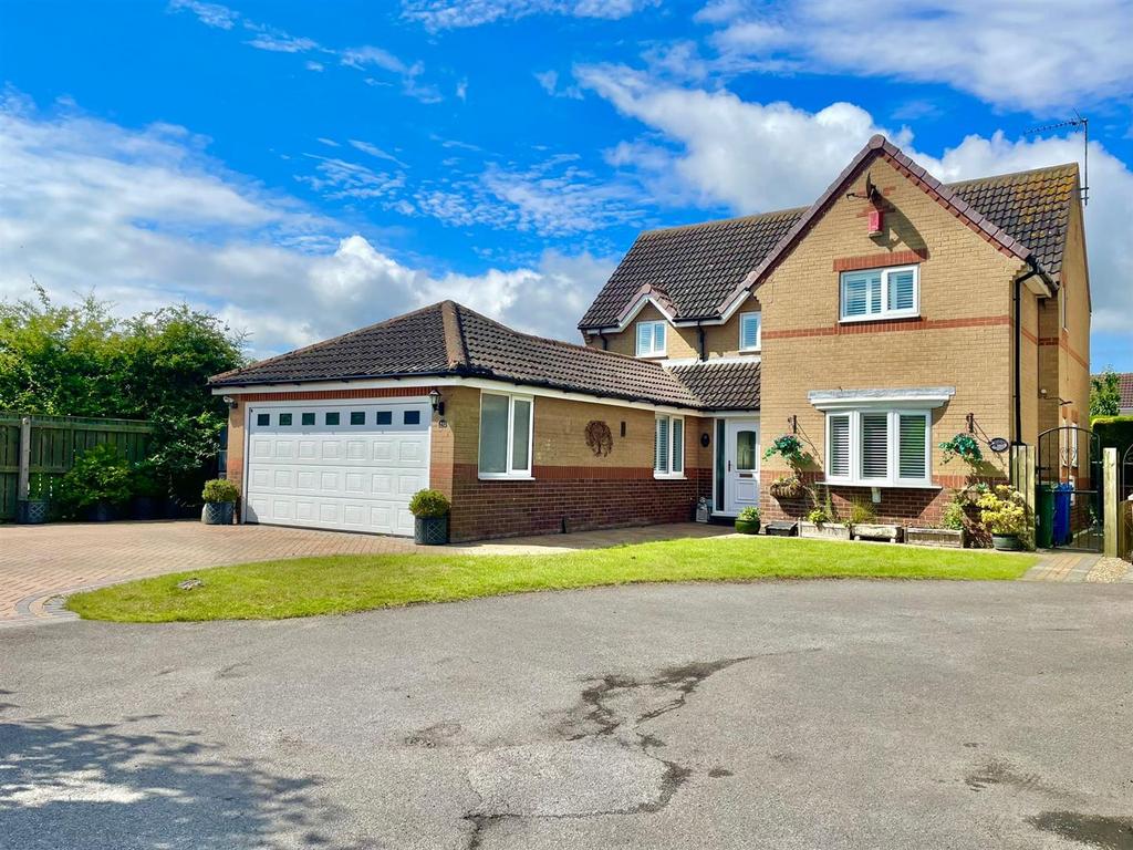 Cheyne Garth, Hornsea 4 bed house - £330,000