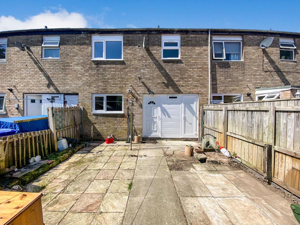 Mortimer Chase, East Hartford... 3 bed terraced house - £85,000