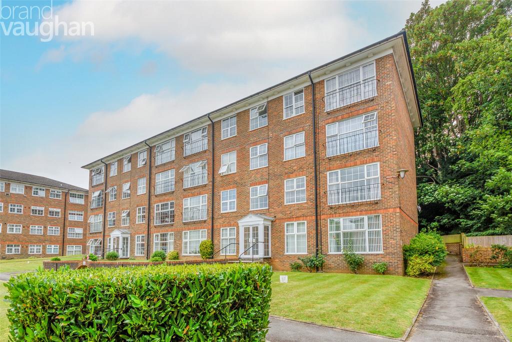 Regency Court, Withdean Rise... 2 bed flat - £1,400 pcm (£323 pw)