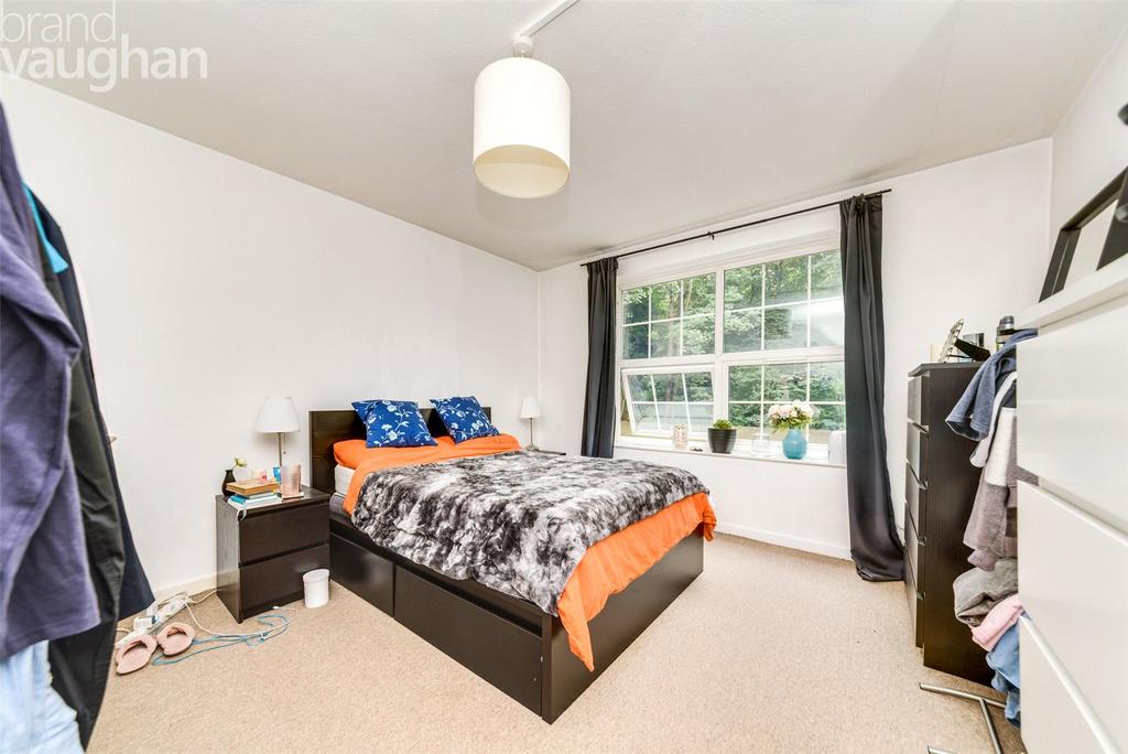 Regency Court, Withdean Rise... 2 bed flat - £1,400 pcm (£323 pw)